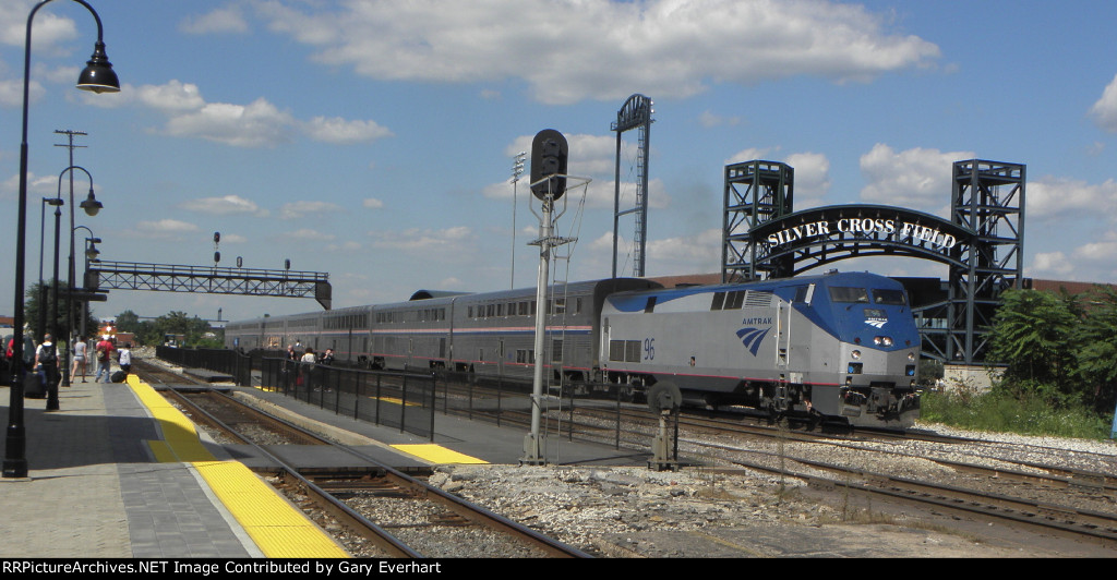 AMTK 96 heads up the southbound Amtrak Texas Eagle